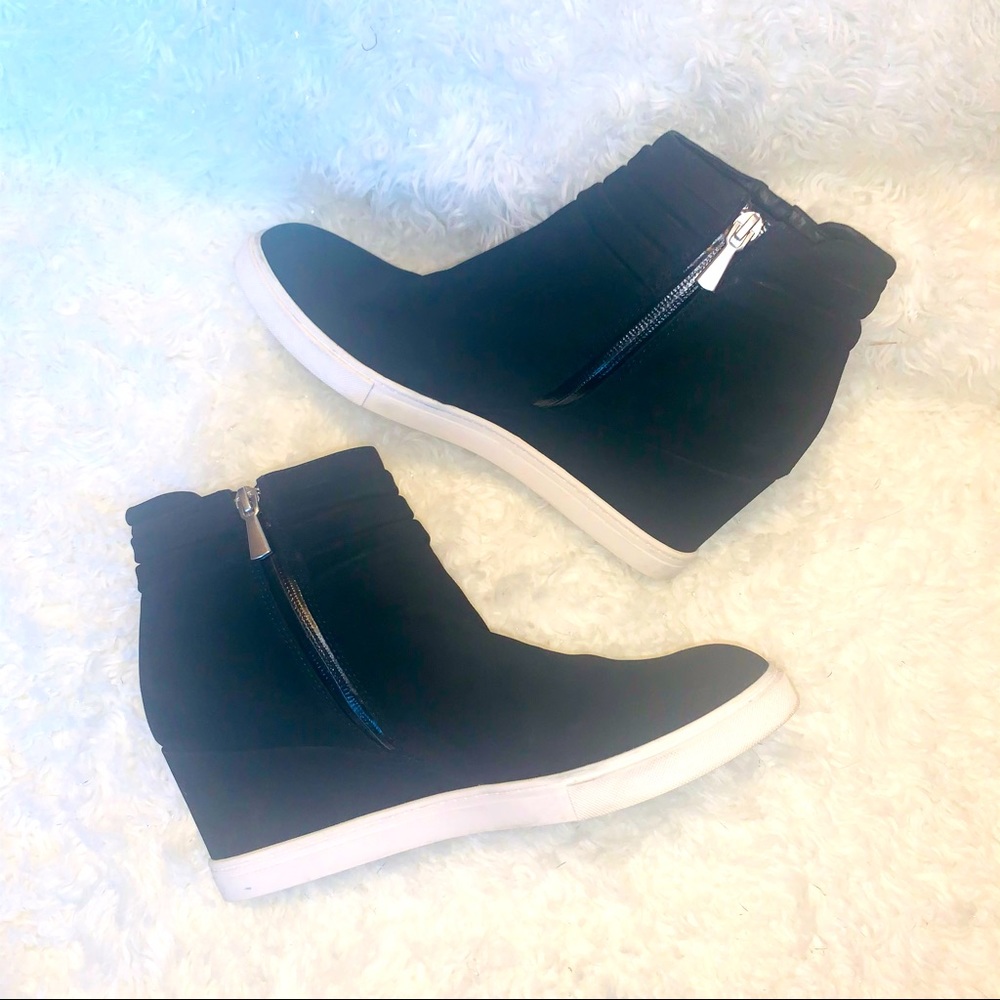 Linea Paola Black Frieda Wedge Bootie - Gem